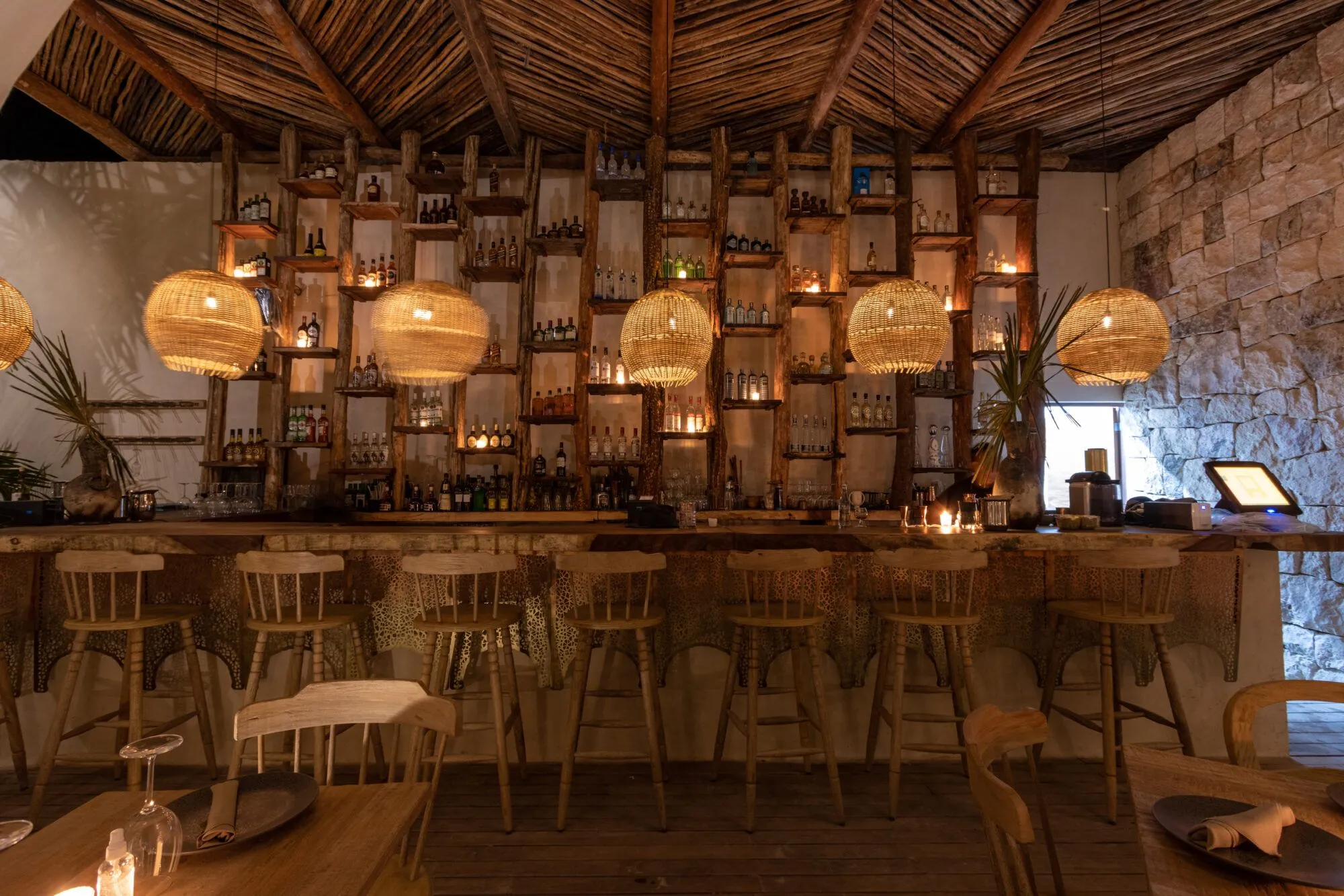 CHAMBAO FASHION GRILHOUSE – Revista Victoria Íconos de Éxito